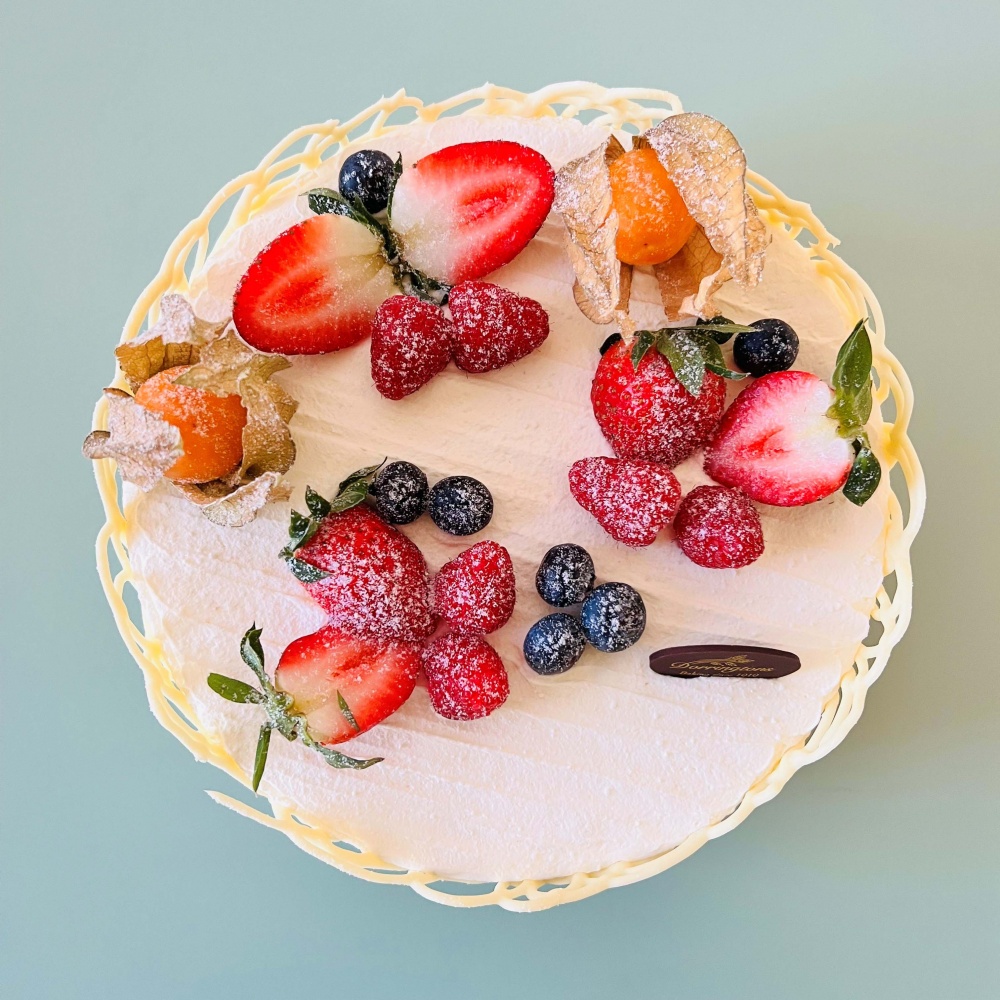 Fresh Cream Mixed Berry Gateau - 12 Slice